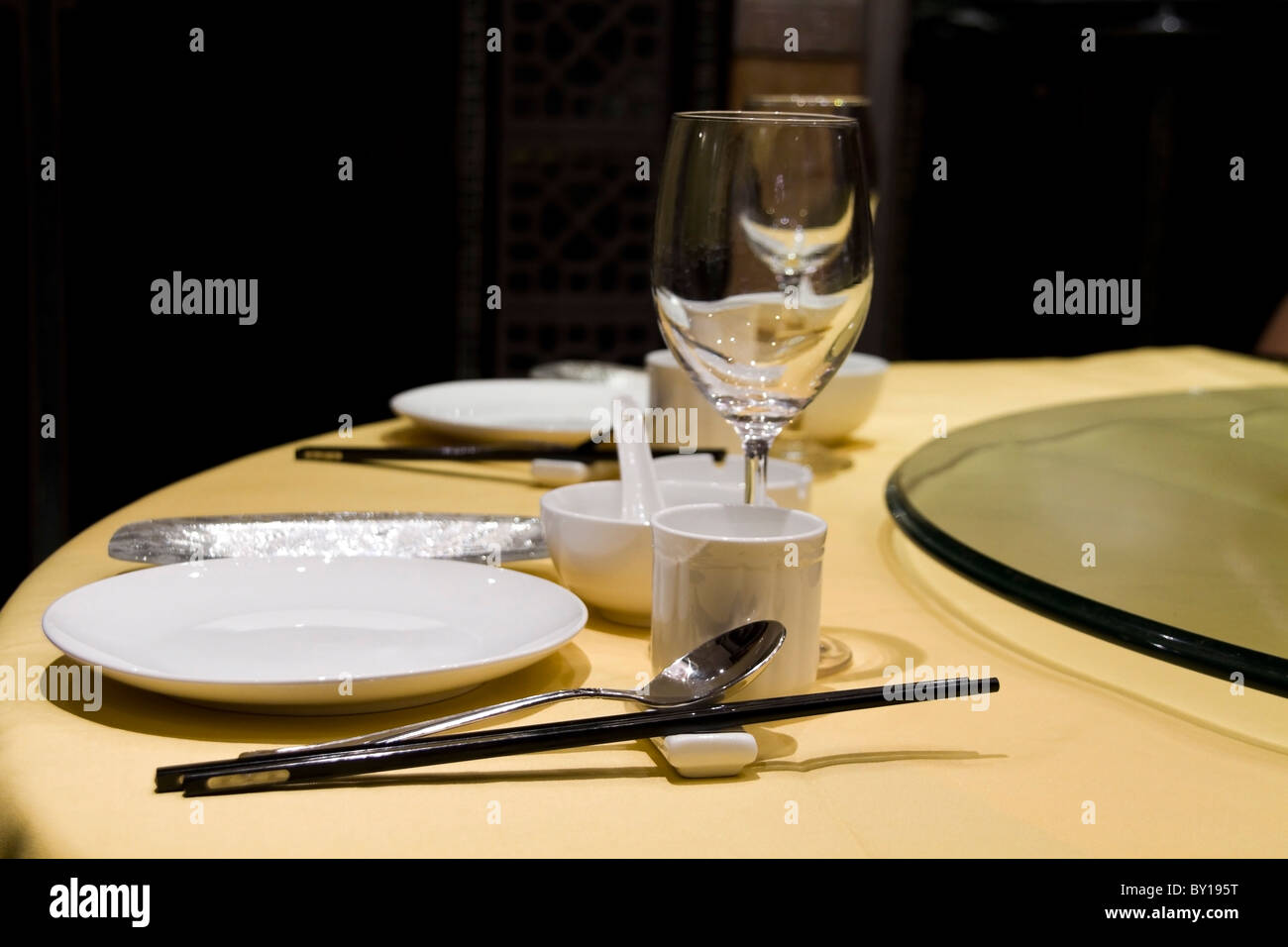 Porcelain china tableware hi-res stock photography and images - Alamy