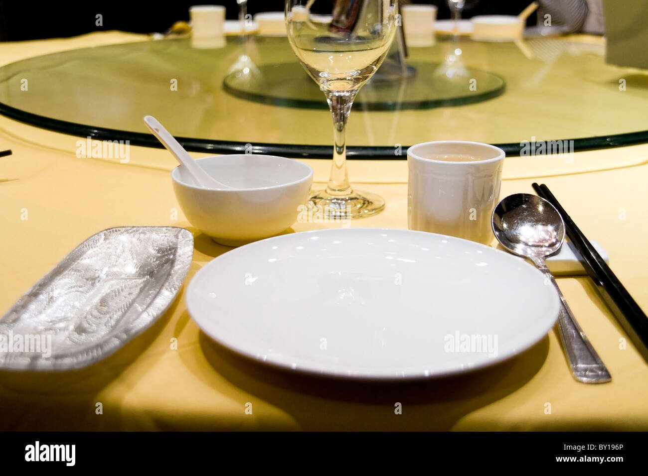 Banquet table setting for in china Stock Photo - Alamy