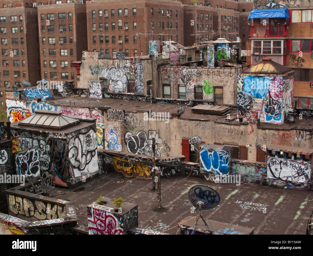 Graffiti art on buildings in New York City Stock Photo - Alamy