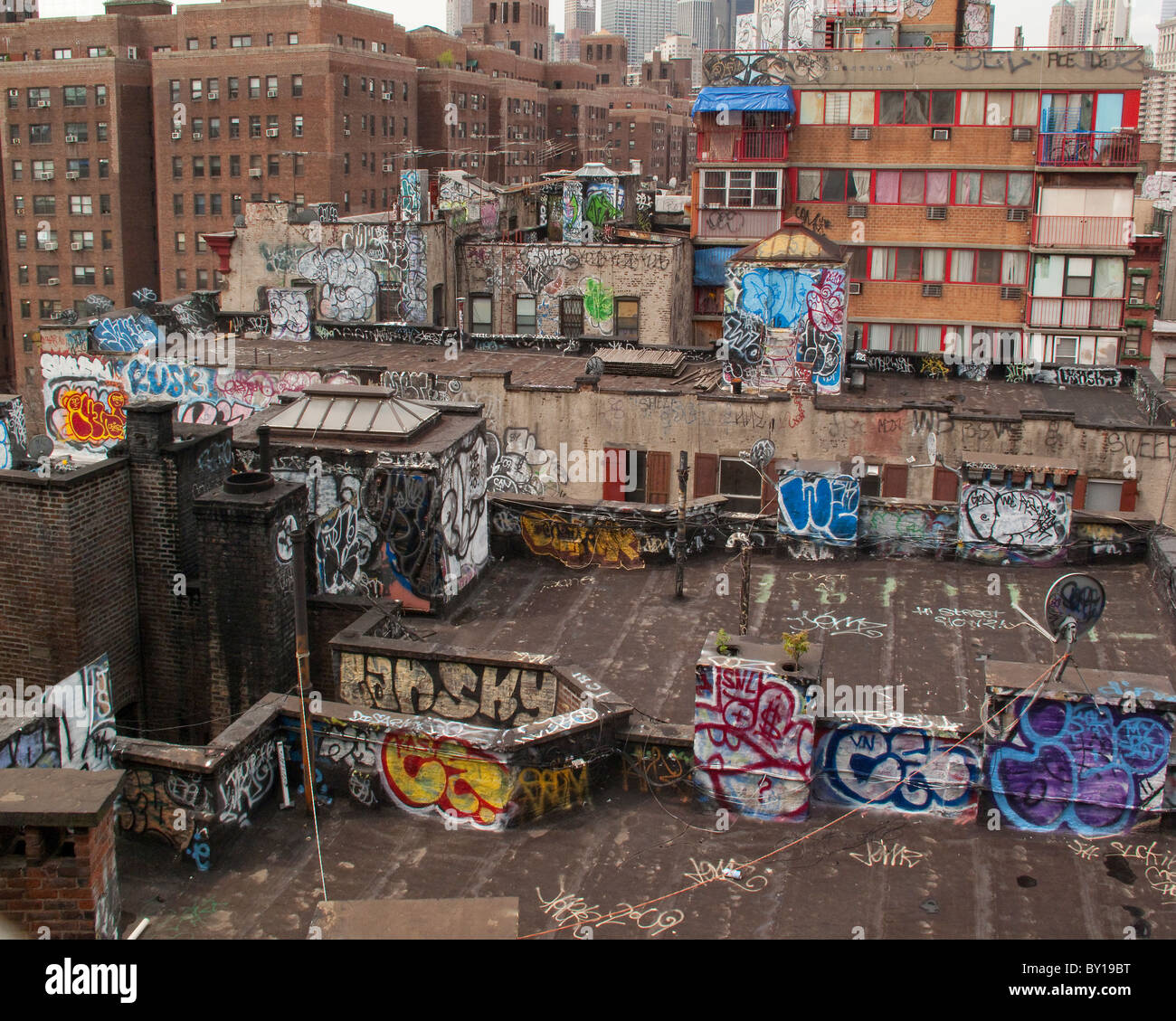 Graffiti art on buildings in New York City Stock Photo - Alamy
