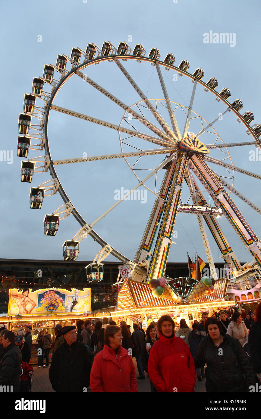 A Ferris wheel in Freimarkt, Bremen, Germany Stock Photo - Alamy