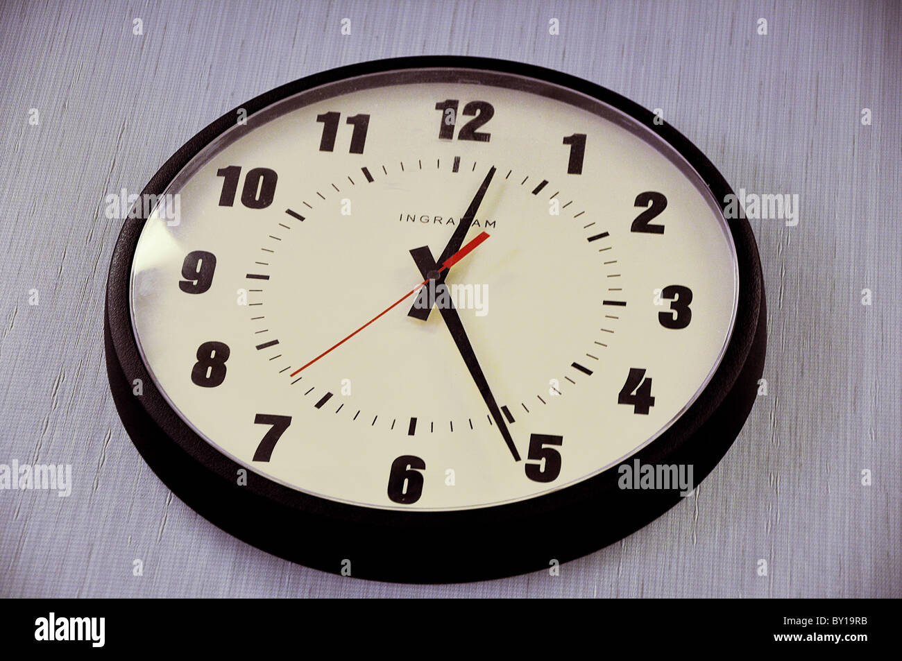School wall clock hi-res stock photography and images - Alamy