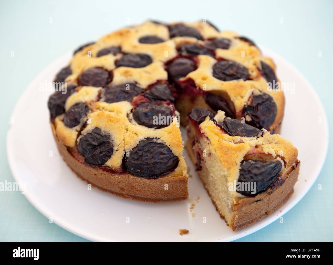 Plum cake hi-res stock photography and images - Alamy