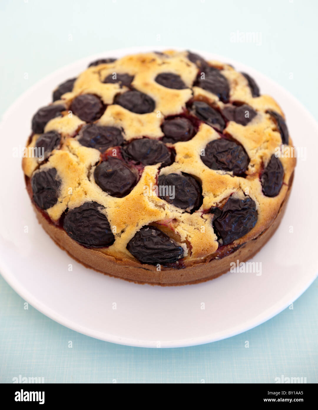 Plum cake hi-res stock photography and images - Alamy