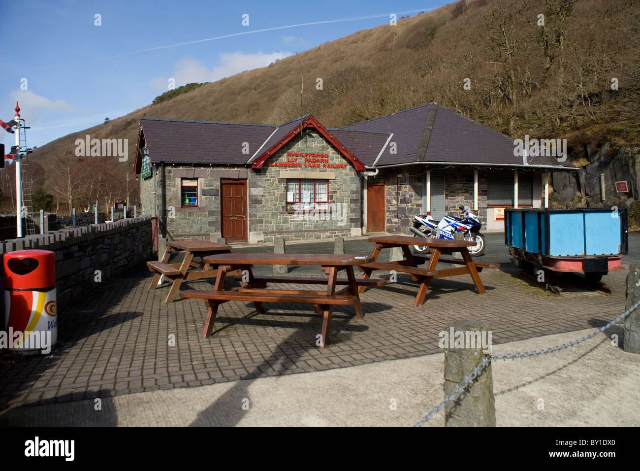 Llyn Padarn lake railway station, Llanberis Stock Photo - Alamy