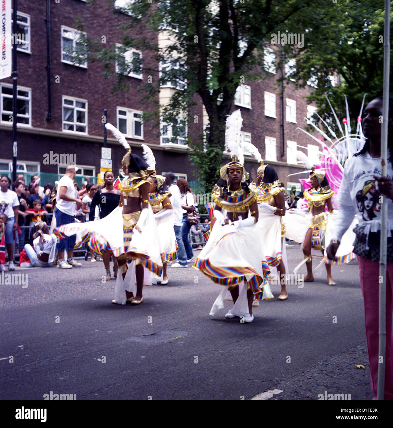 Dancing in the parade at the Notting Hill Carnival. London Stock Photo ...
