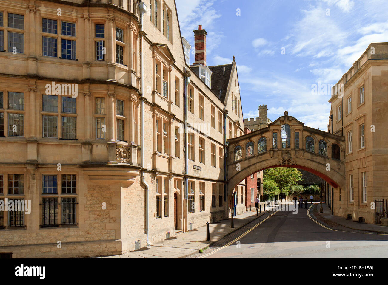 College gates oxford university hi-res stock photography and images - Alamy