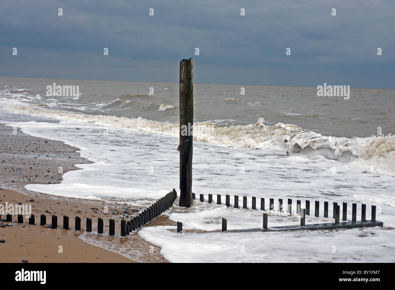 Wooden groynes groyne hi-res stock photography and images - Alamy