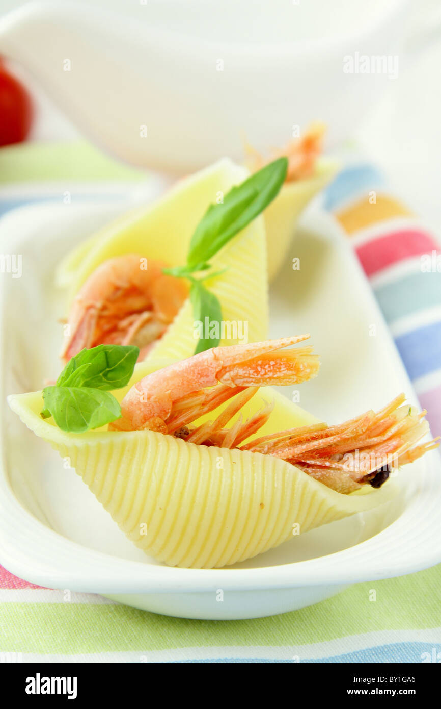 Shrimp with shells hi-res stock photography and images - Alamy