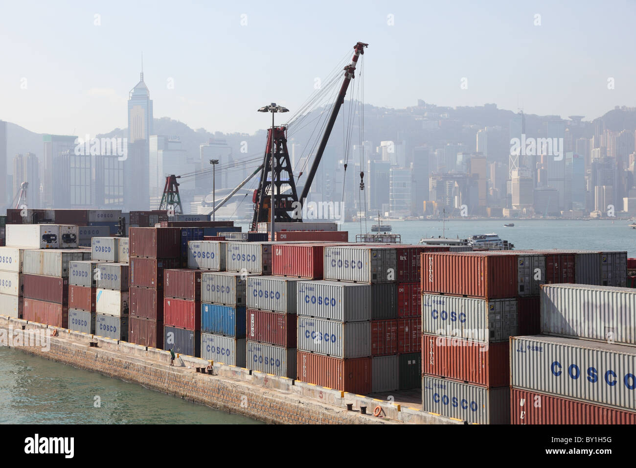 China shipping container terminal hi-res stock photography and images ...
