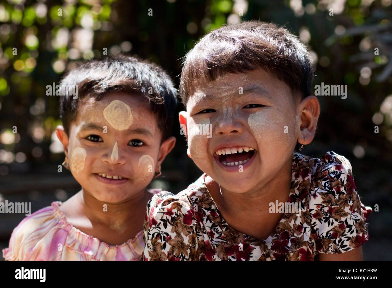 Village smiling faces hi-res stock photography and images - Alamy