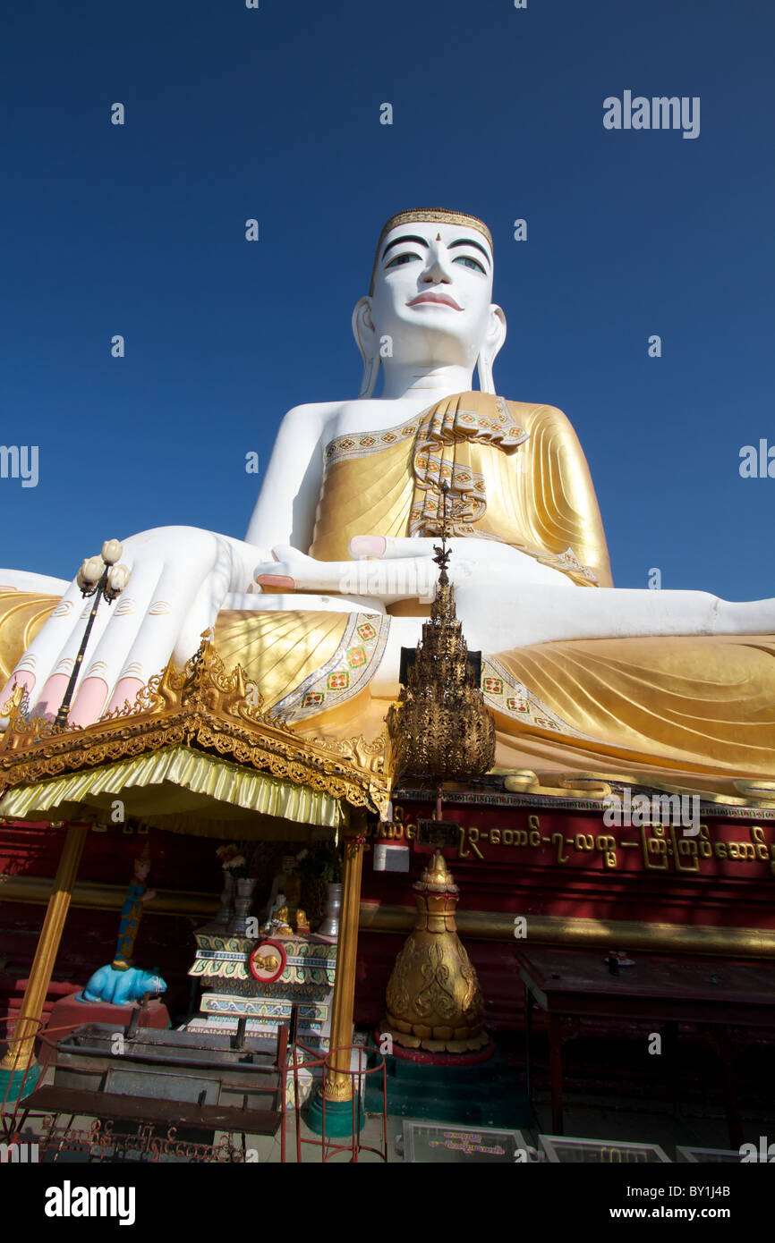 sehtatgyi paya, seated giant buddha statue in pyay Stock Photo - Alamy