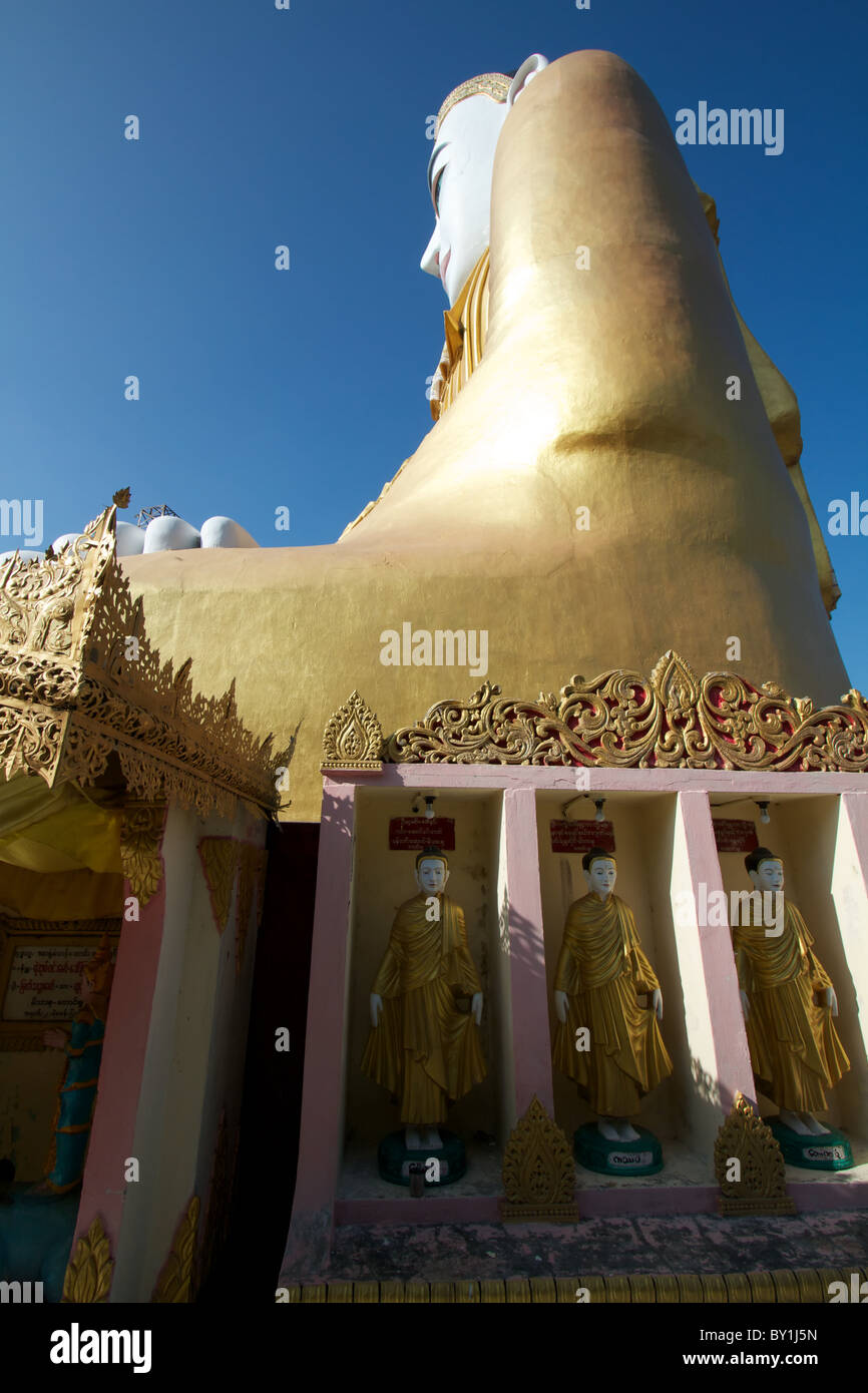 sehtatgyi paya, seated giant buddha statue in pyay Stock Photo - Alamy