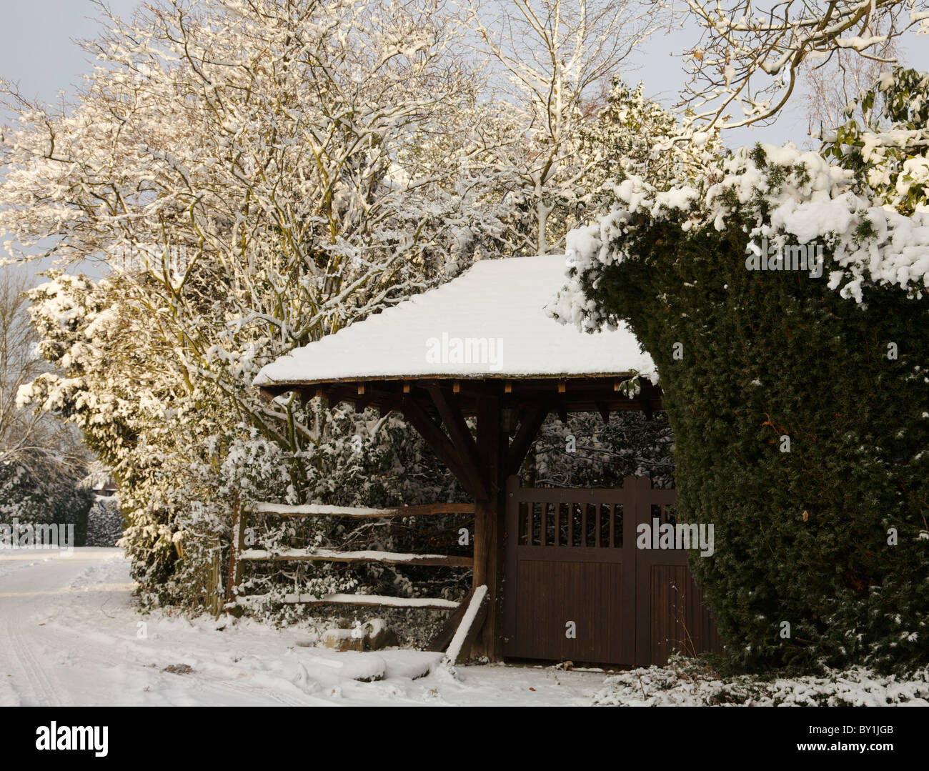 Covered gate hi-res stock photography and images - Alamy