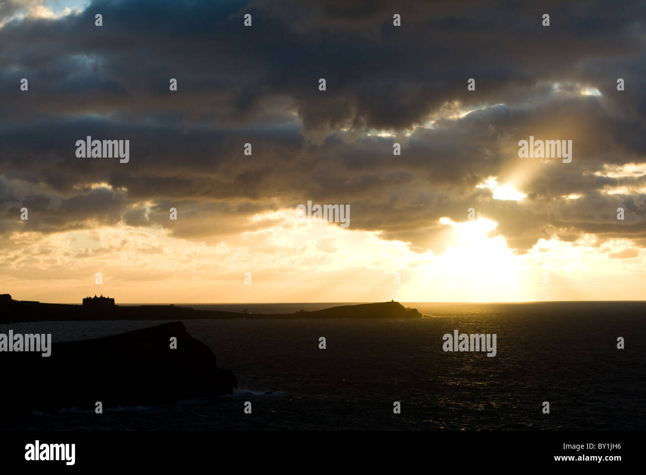 Sun over head hi-res stock photography and images - Alamy