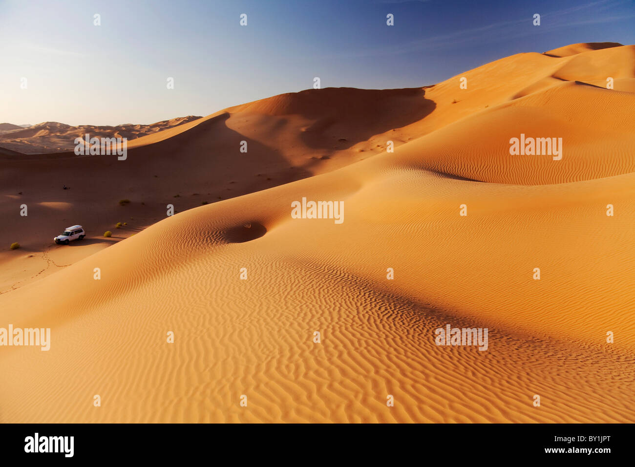 Oman, Empty Quarter. Driving through the vast dunes of the Empty ...