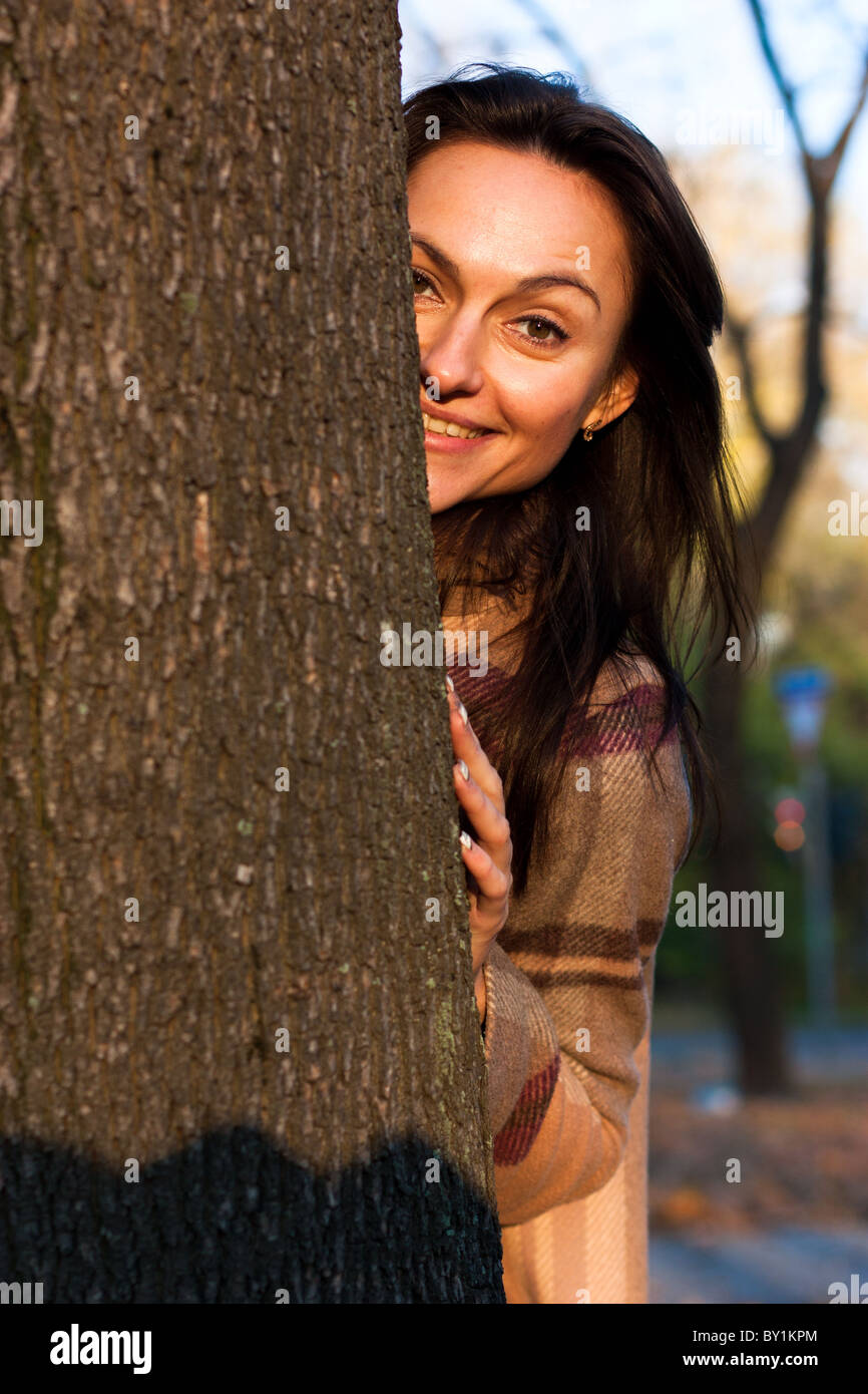 Girls hiding behind tree hi-res stock photography and images - Alamy