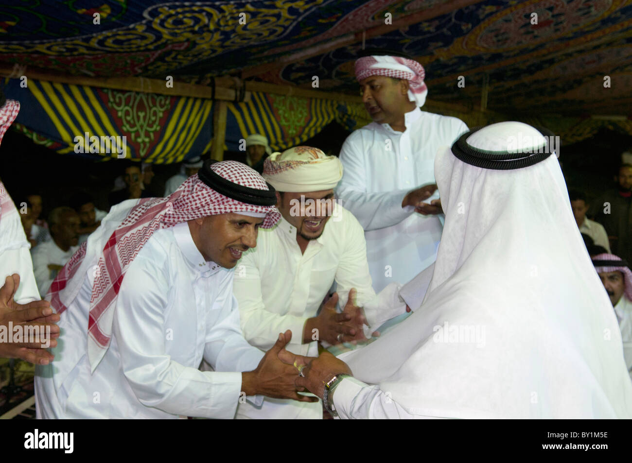 Bedouin groom dances with guests during a traditional wedding ...