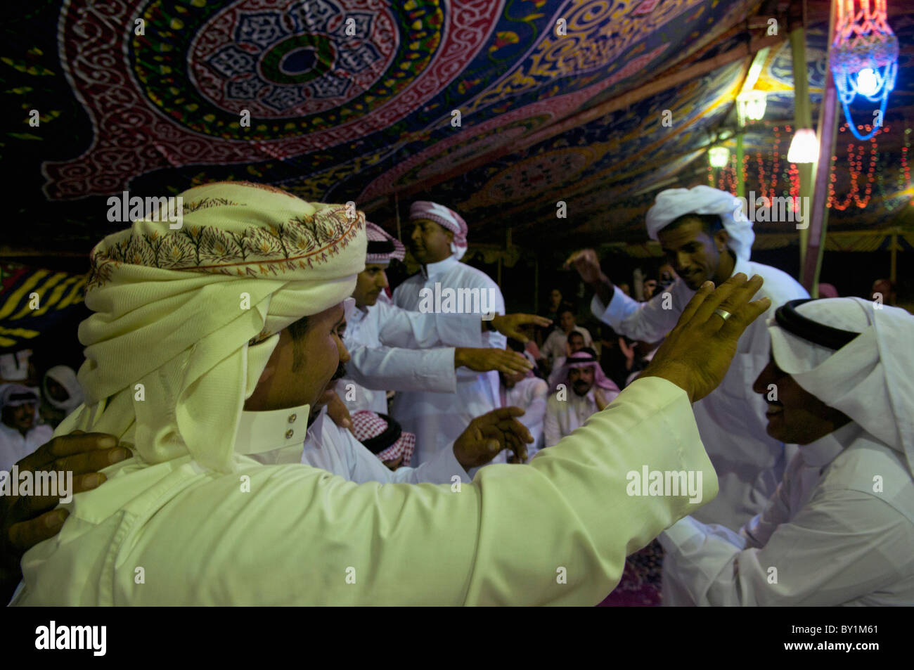 Bedouin groom dances with guests during a traditional wedding ...