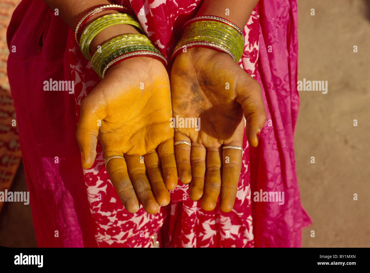 Cloth dyer hi-res stock photography and images - Alamy