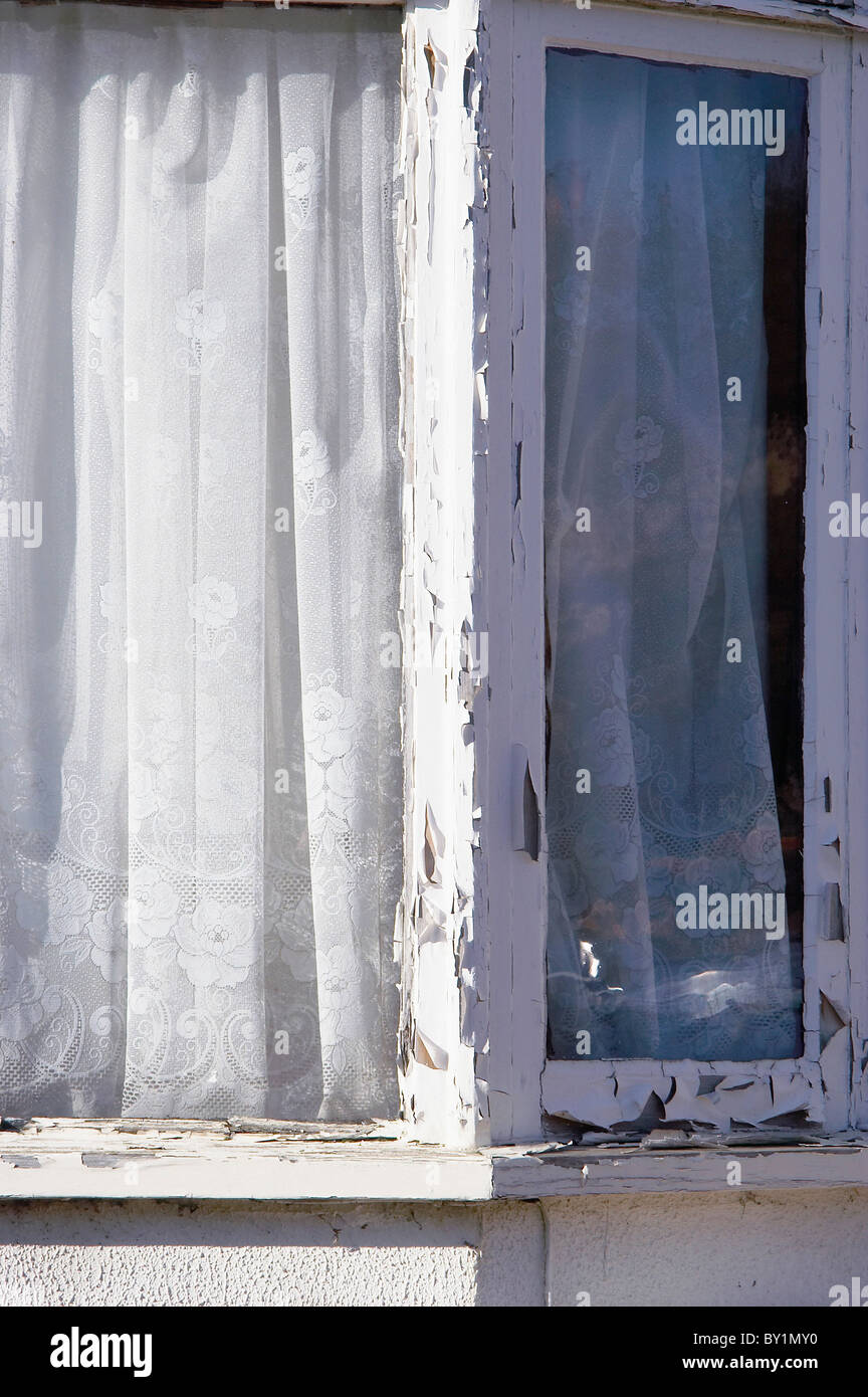 Damaged window frame in need of repair Stock Photo - Alamy