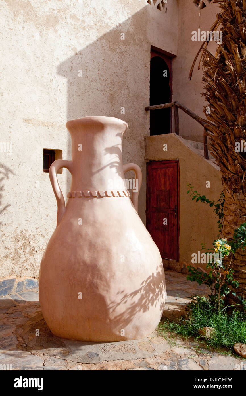 Decorative details of the interior of the Hotel Kasbah Xaluca in Erfoud ...