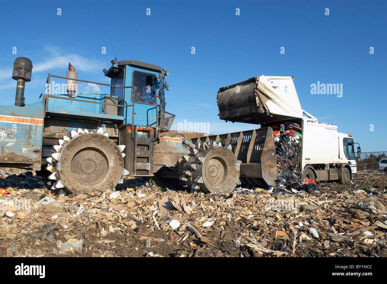 Garbage truck landfill uk hi-res stock photography and images - Alamy