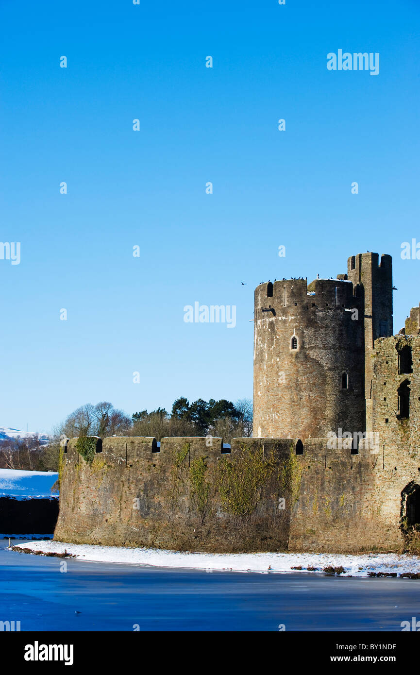 Caerphilly castle tower hi-res stock photography and images - Alamy