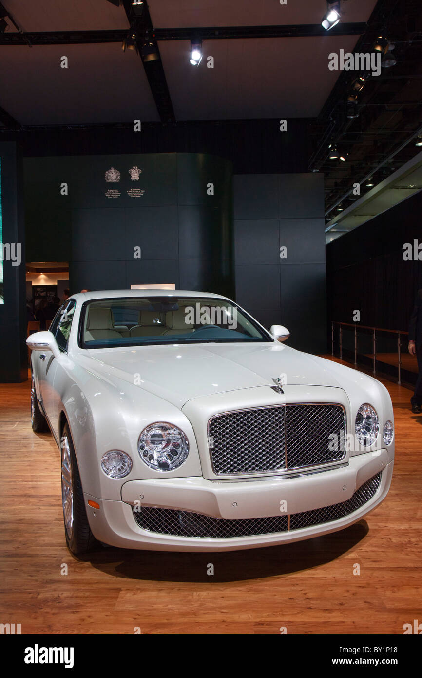 Luxury bentley hi-res stock photography and images - Alamy