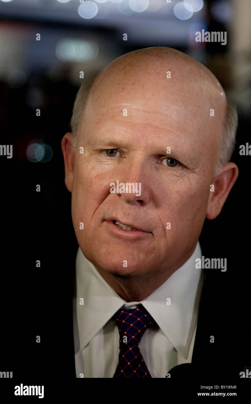 Dan Akerson General Motors CEO Stock Photo - Alamy