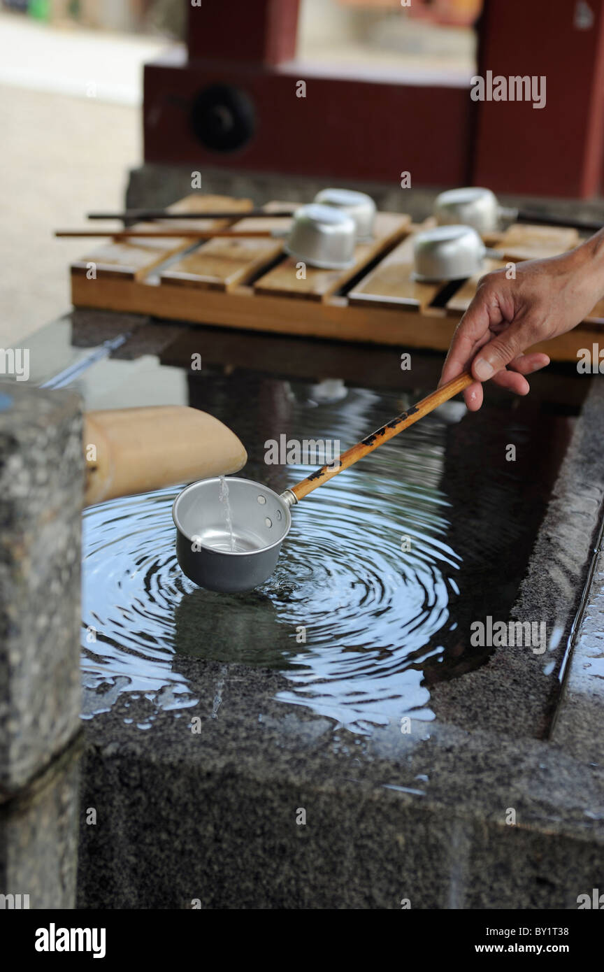 Water purification rite at the Askusa shrine, Sanja Matsuri, Asakusa ...