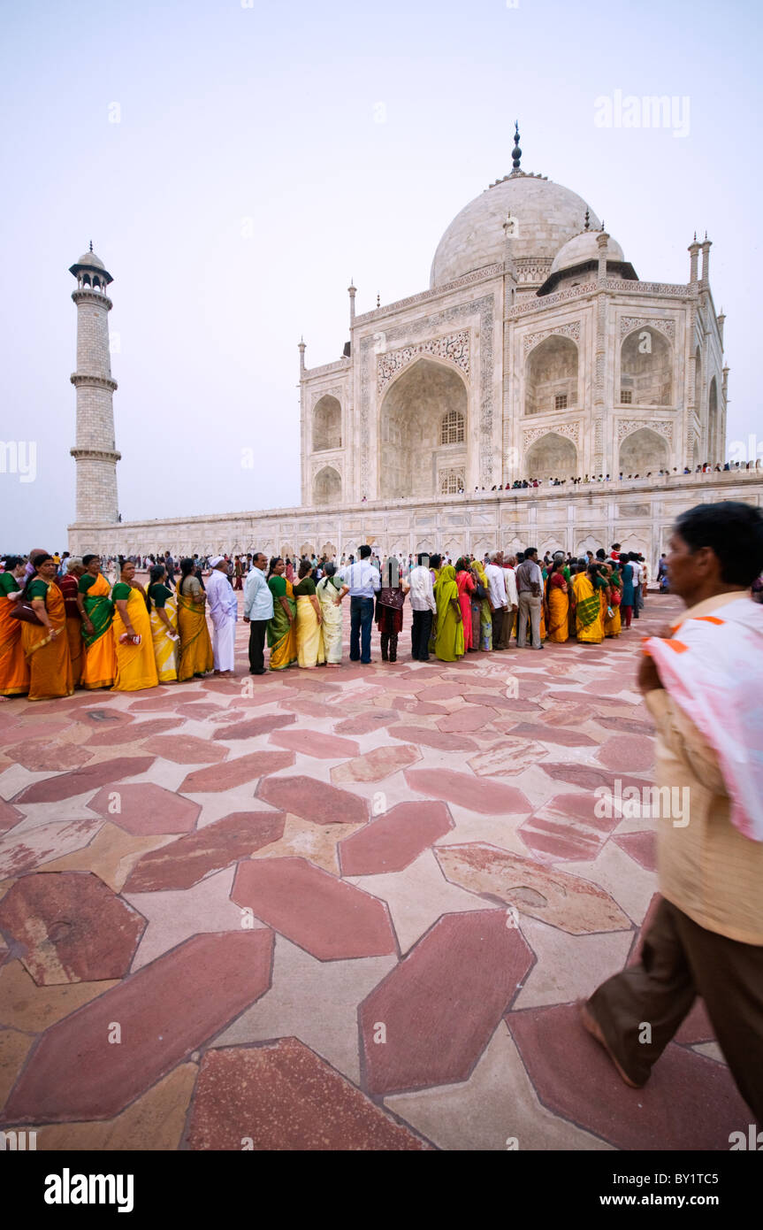 India crowd hi-res stock photography and images - Alamy