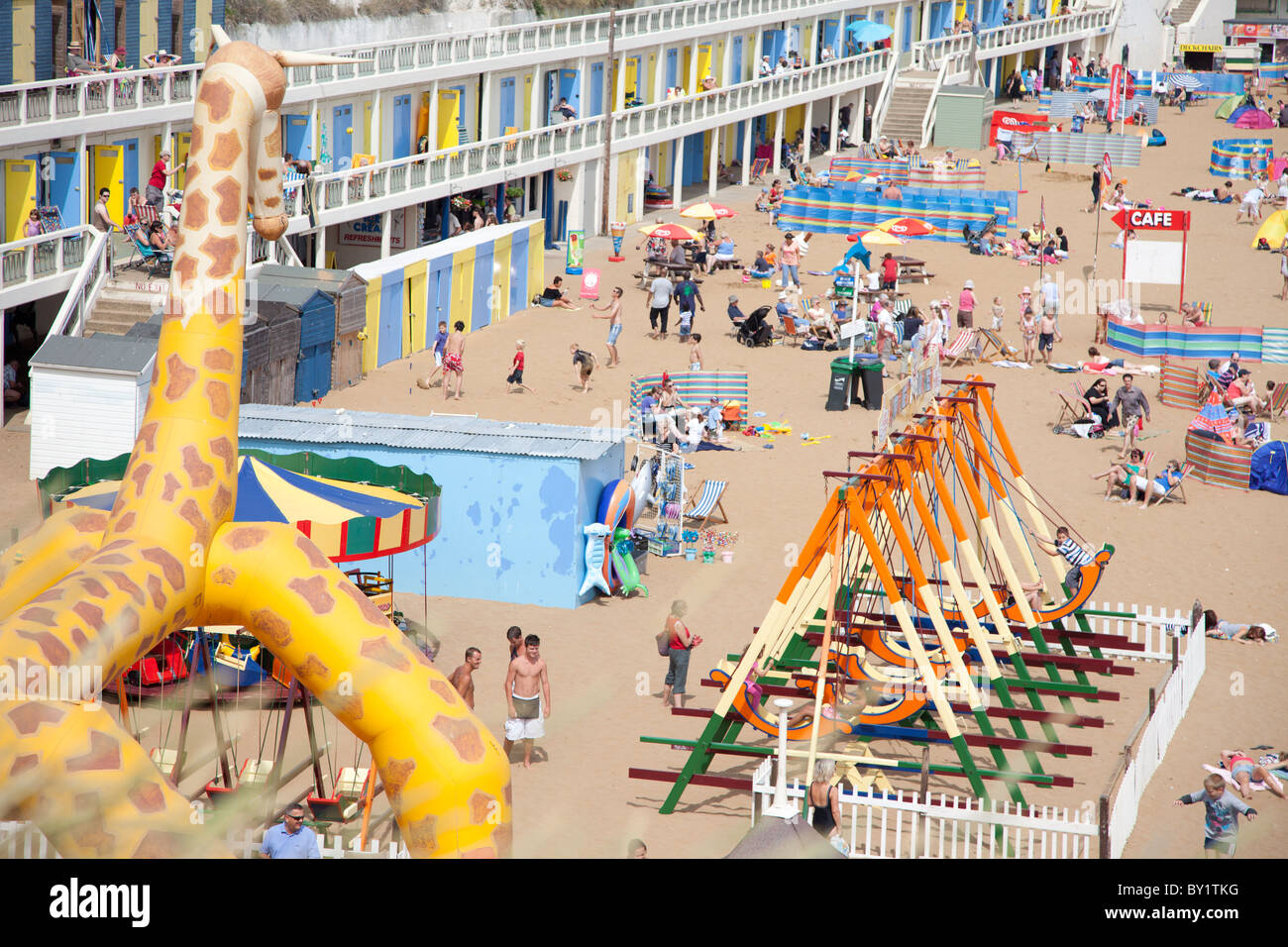 Busy british beach hi-res stock photography and images - Alamy