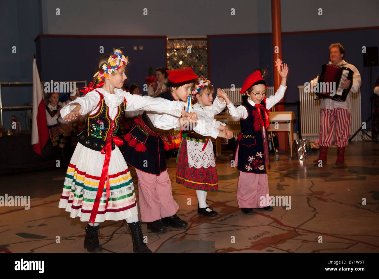 Polish traditional costume hi-res stock photography and images - Alamy
