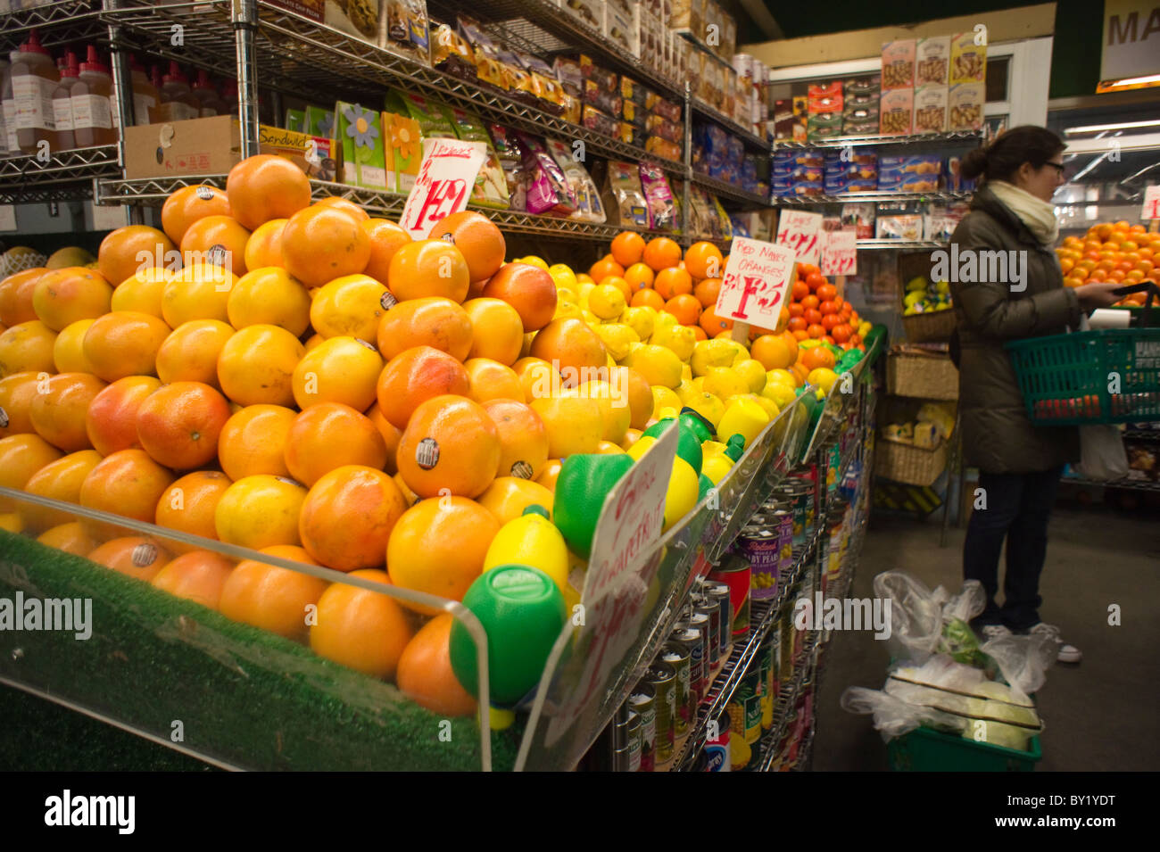 Produce at grocery in Chelsea Market in New York Stock Photo - Alamy