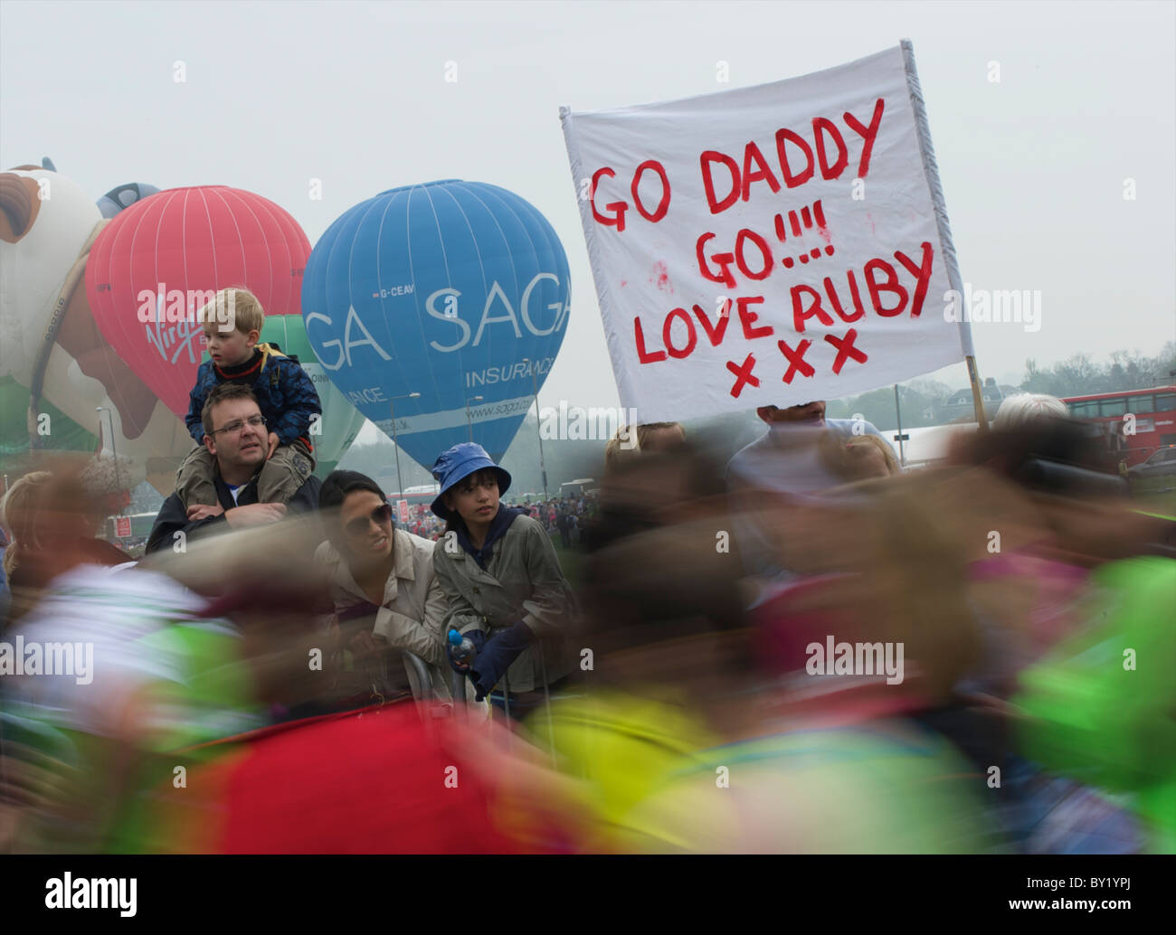 Spectators cheer on runners at the opening minutes of the London ...