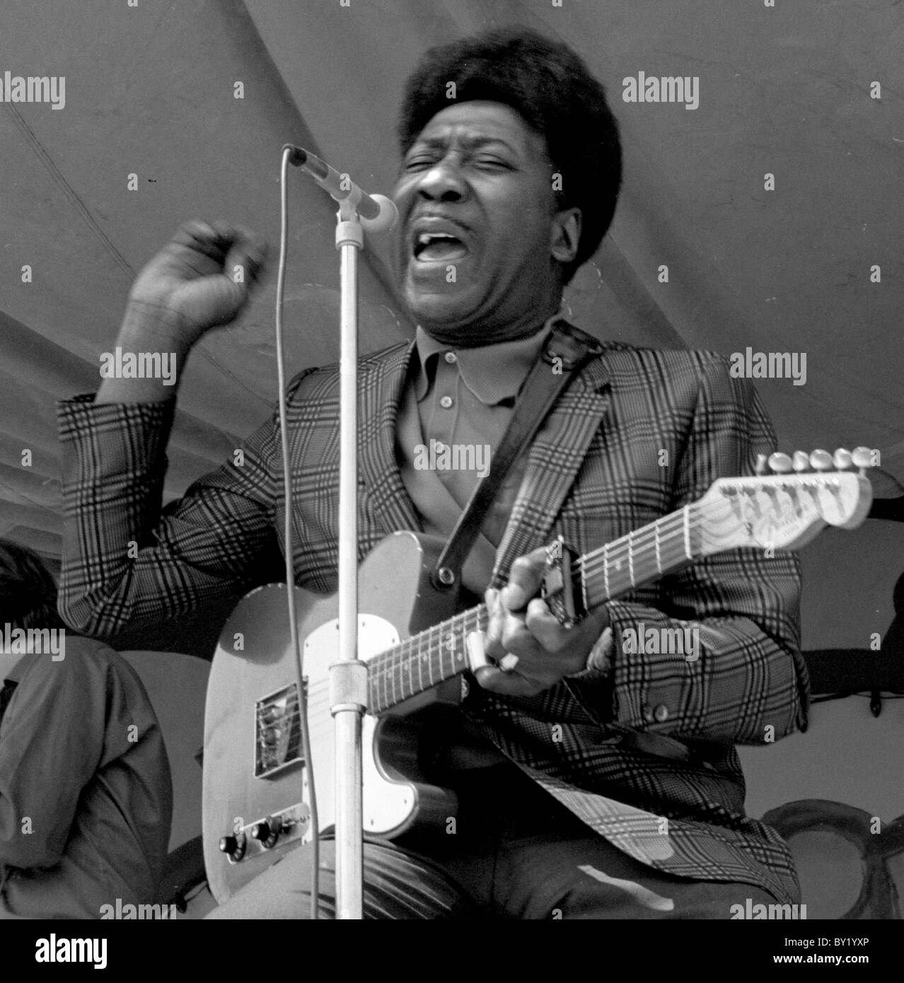 Muddy waters guitar hi-res stock photography and images - Alamy