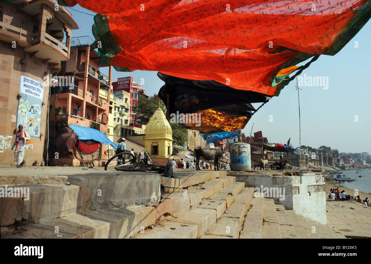 Washing drying on the banks of the Ganges at Varanasi, India Stock ...