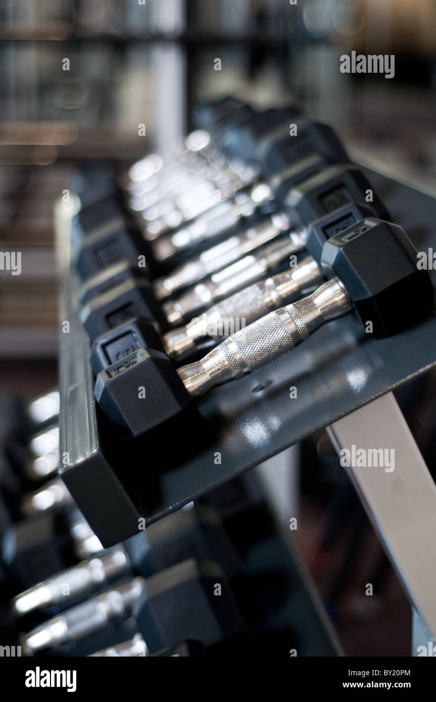 Row of dumbbell weights Stock Photo - Alamy