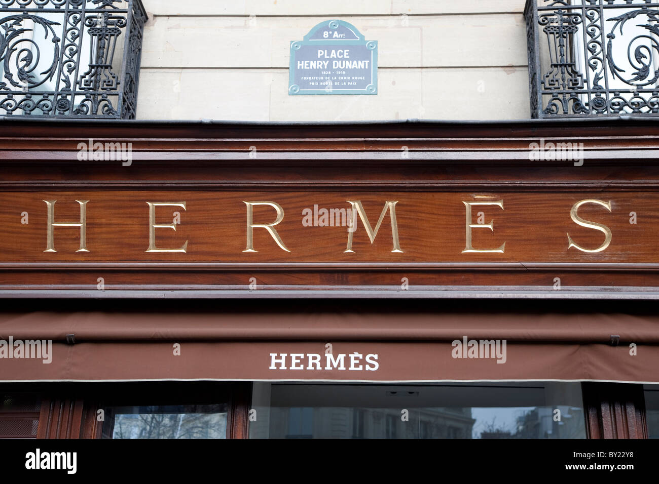 Hermes fashion sign hi-res stock photography and images - Alamy
