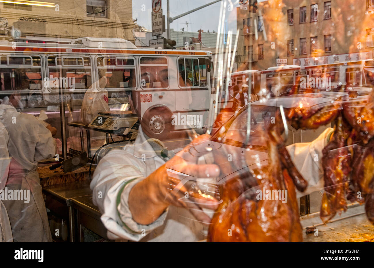 Chinese man arranging Peking Duck in window in Chinatown San Francisco ...