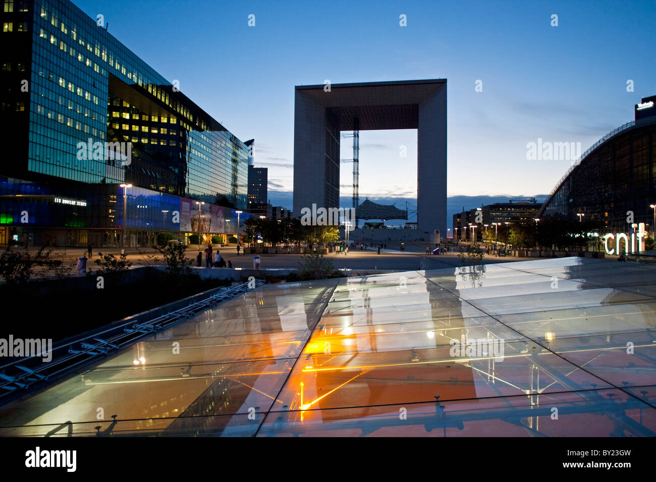 Le cube paris hi-res stock photography and images - Alamy