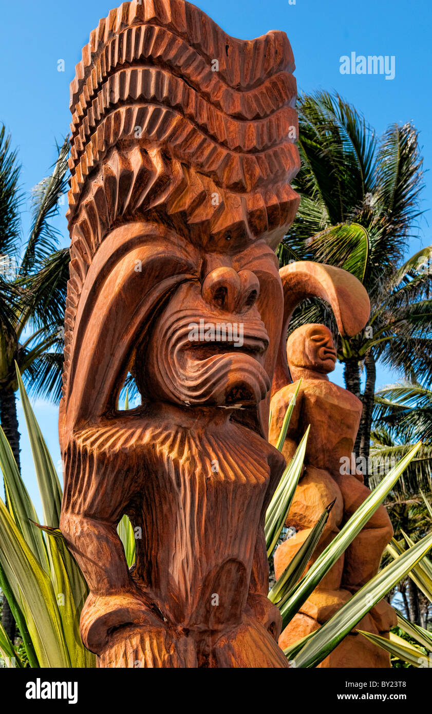 Wooden statues Polynesian artwork from the entrance to Polynesian ...