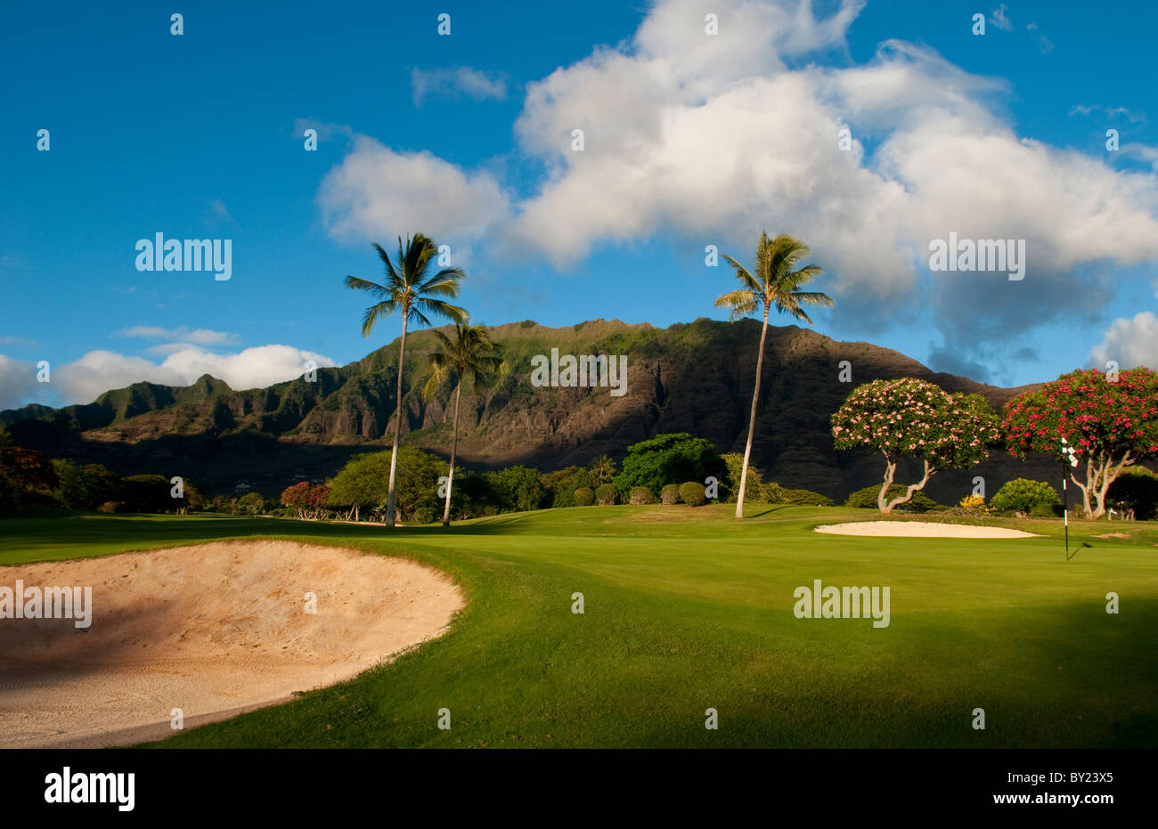 Exclusive hole 8 of Makaha Resort and Club in Waianae, Wekaha Oahu ...