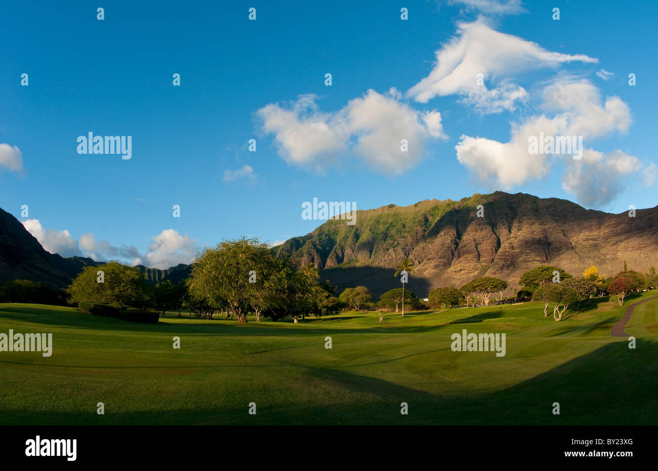 Exclusive hole 8 of Makaha Resort and Club in Waianae, Wekaha Oahu ...