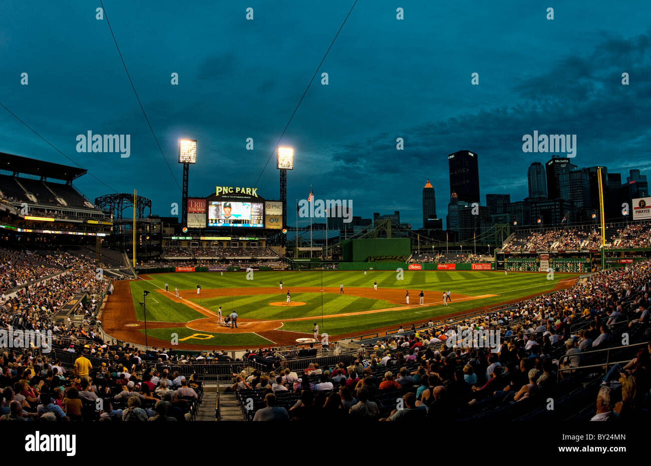 Pittsburgh Pirates baseball team playing under the lights in ...