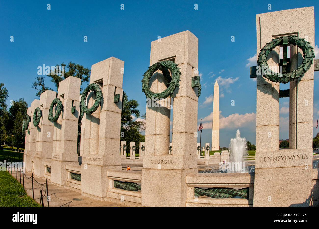 New National World War II Memorial on the Mall in Washington DC with ...