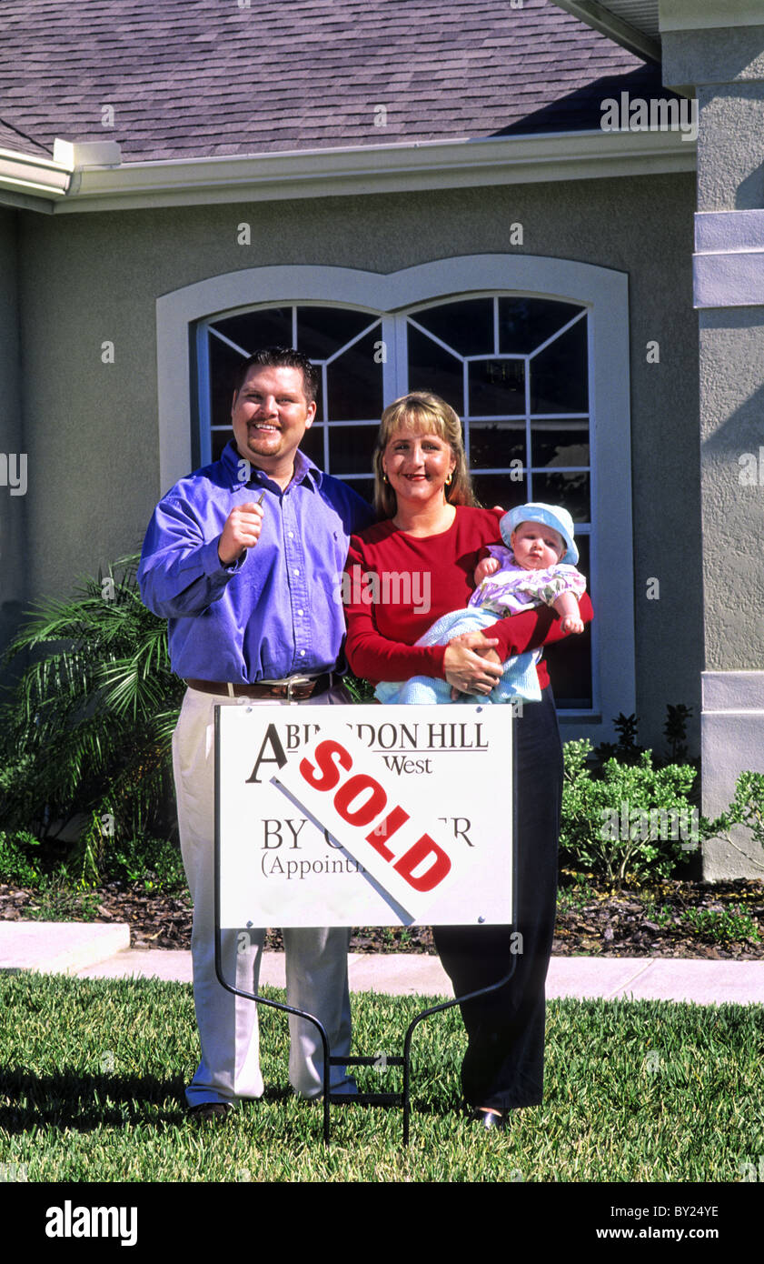 Small Home Sold Sign High Resolution Stock Photography and Images - Alamy
