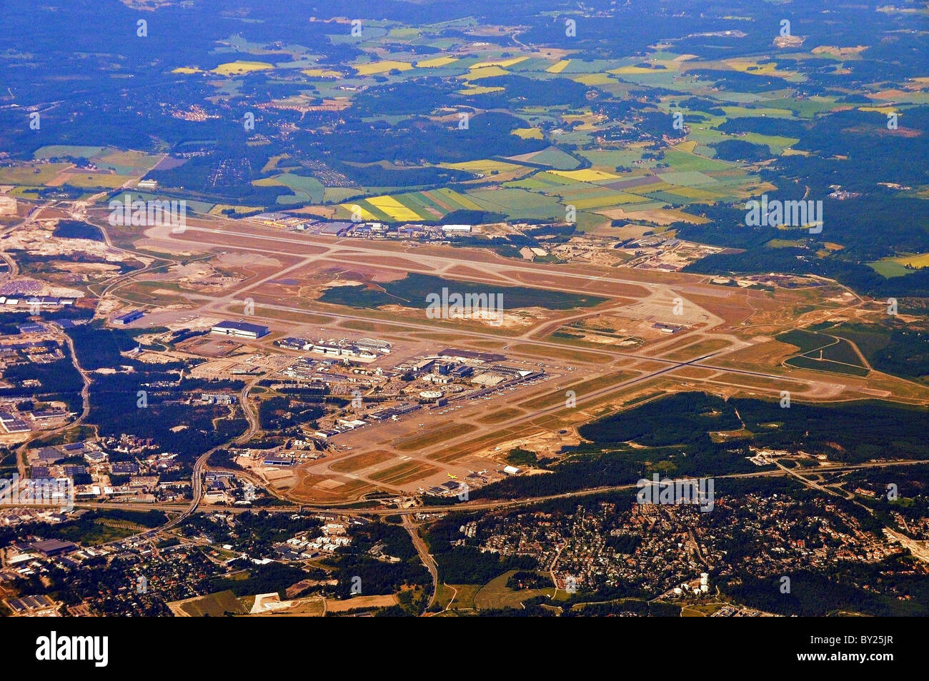 runway approach shot Helsinki Airport (AKA Helsinki-Vantaa Airport ...