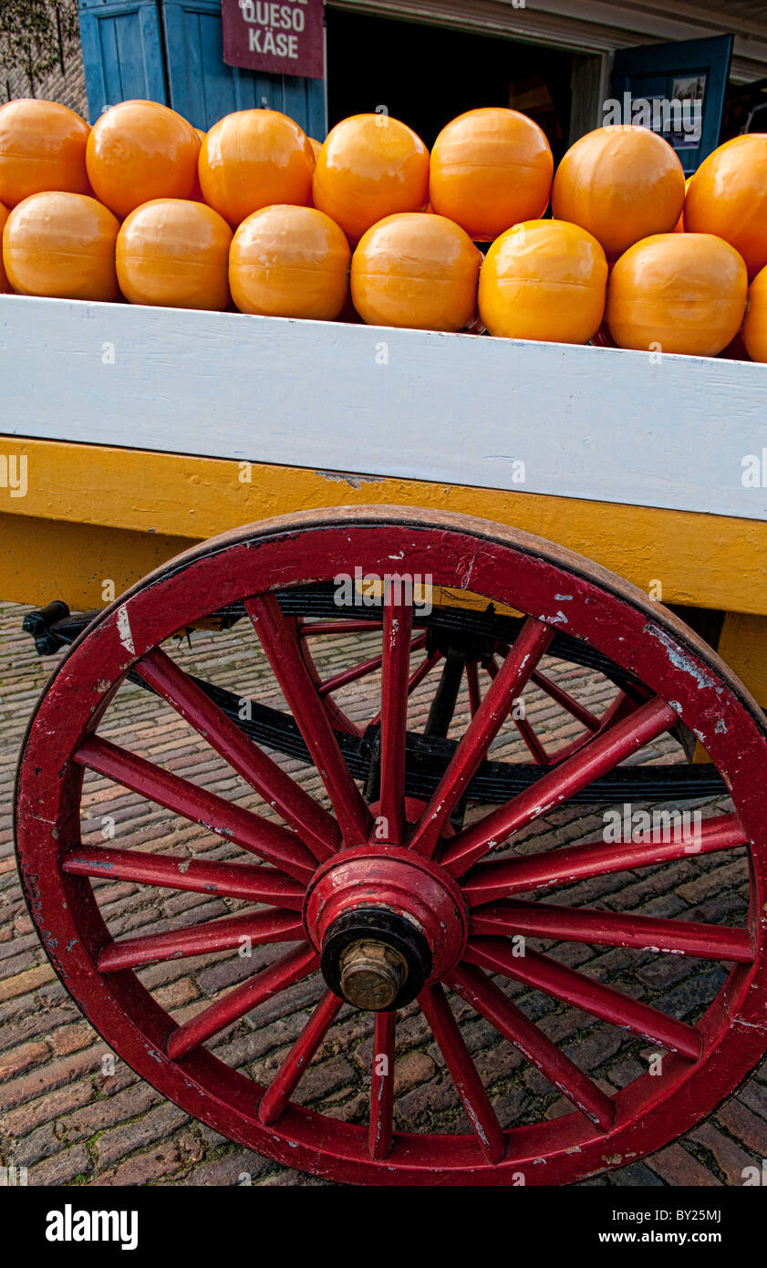 Edam cheese balls hi-res stock photography and images - Alamy
